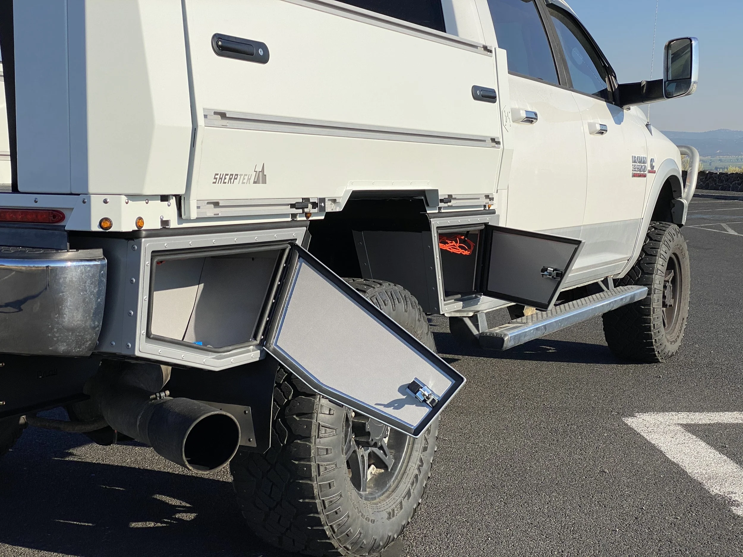 SherpTek modular truck bed and flatbed systems on short bed (6.5 to 6. ...