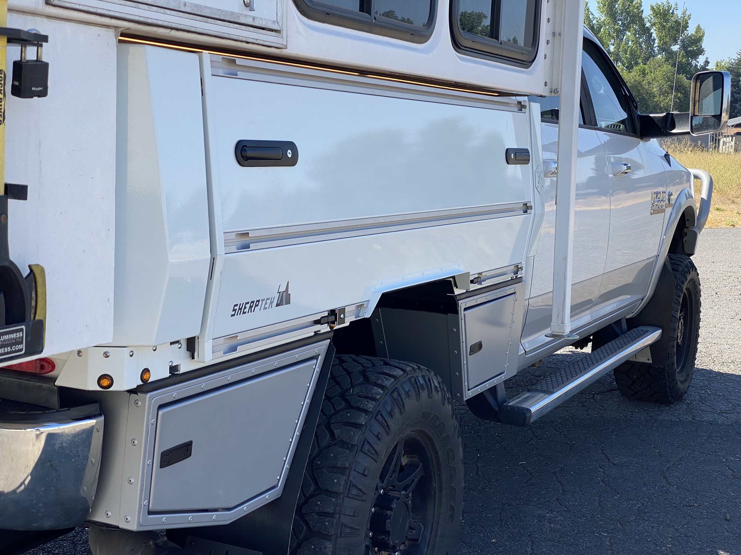 SherpTek modular truck bed and flatbed systems on short bed (6.5 to 6. ...
