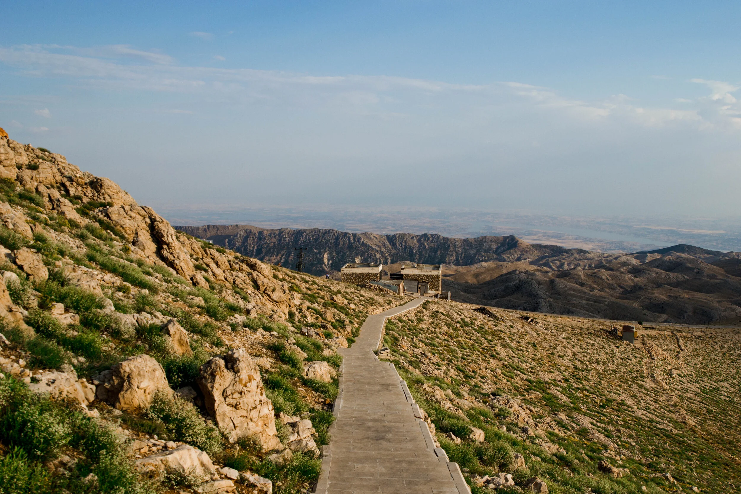 21 Photos to Inspire You to Visit Nemrut Mountain — West(2)East
