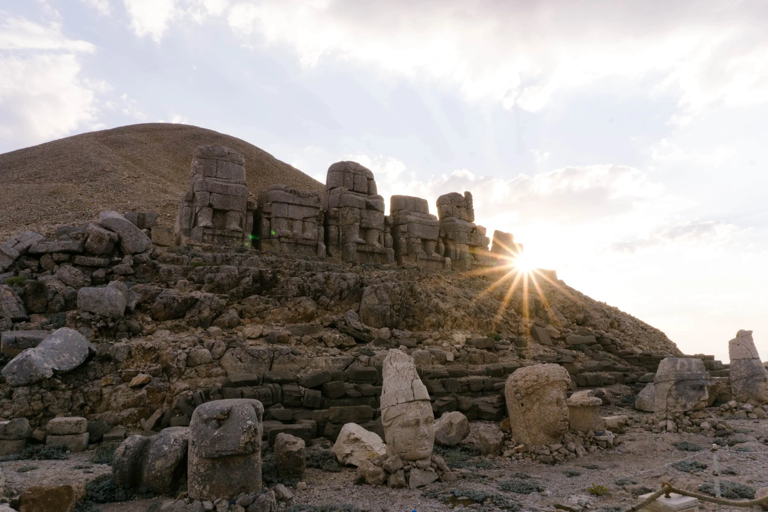 21 Photos to Inspire You to Visit Nemrut Mountain — West(2)East