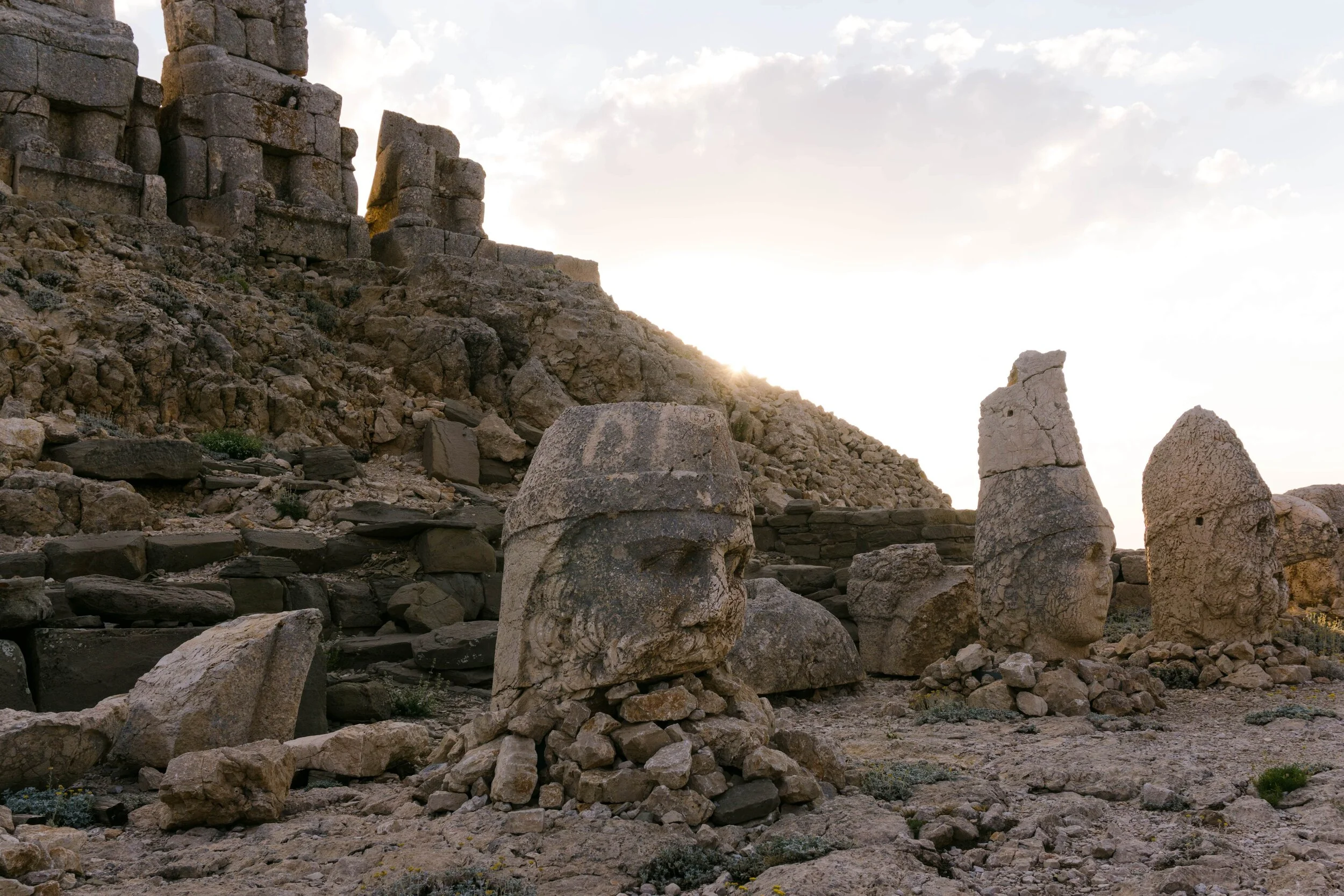 21 Photos to Inspire You to Visit Nemrut Mountain — West(2)East