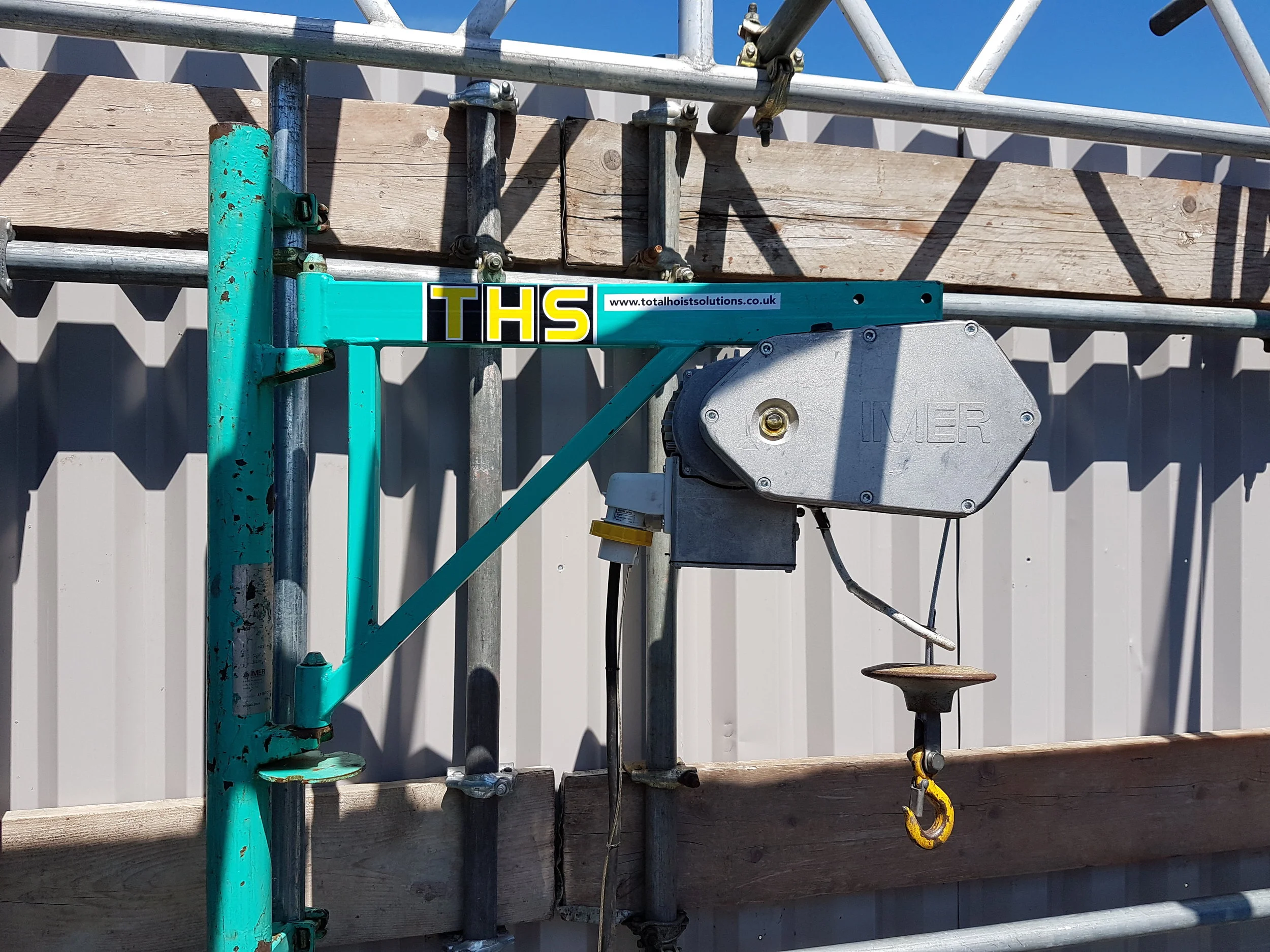 SCAFFOLD HOIST — THS