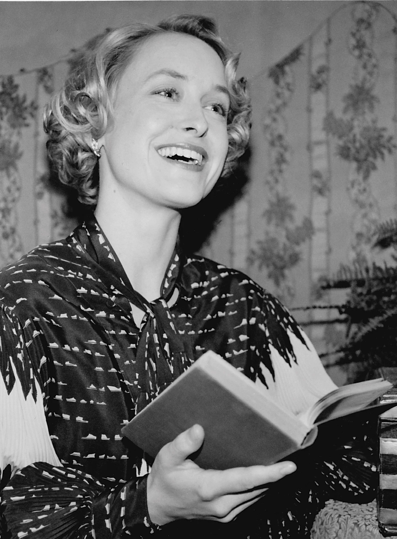 actor — Stephanie Morgenstern