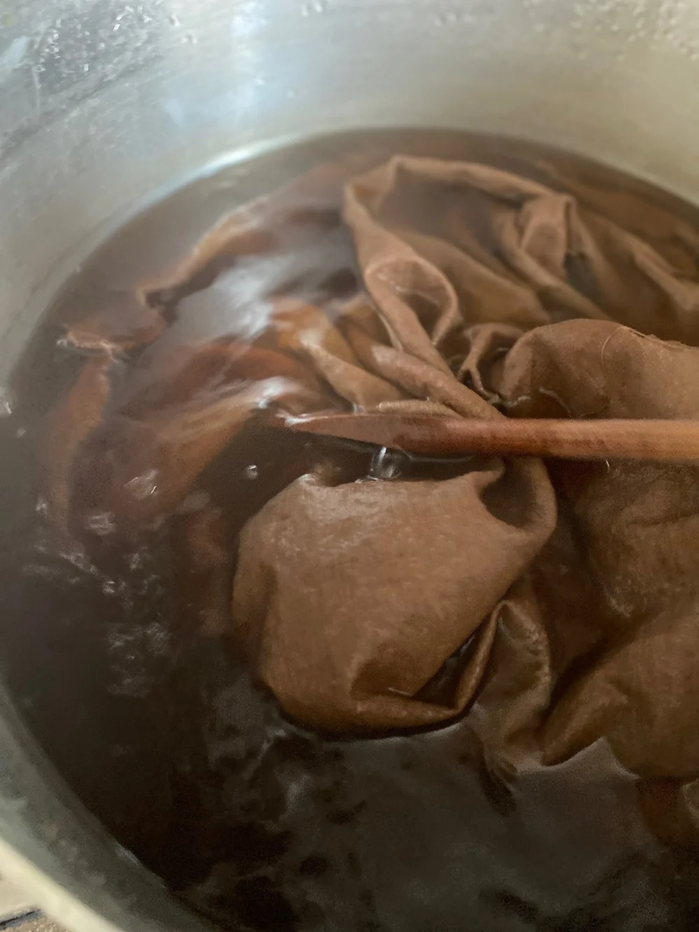 How to naturally dye fabric with eucalyptus leaves — Ara the altar