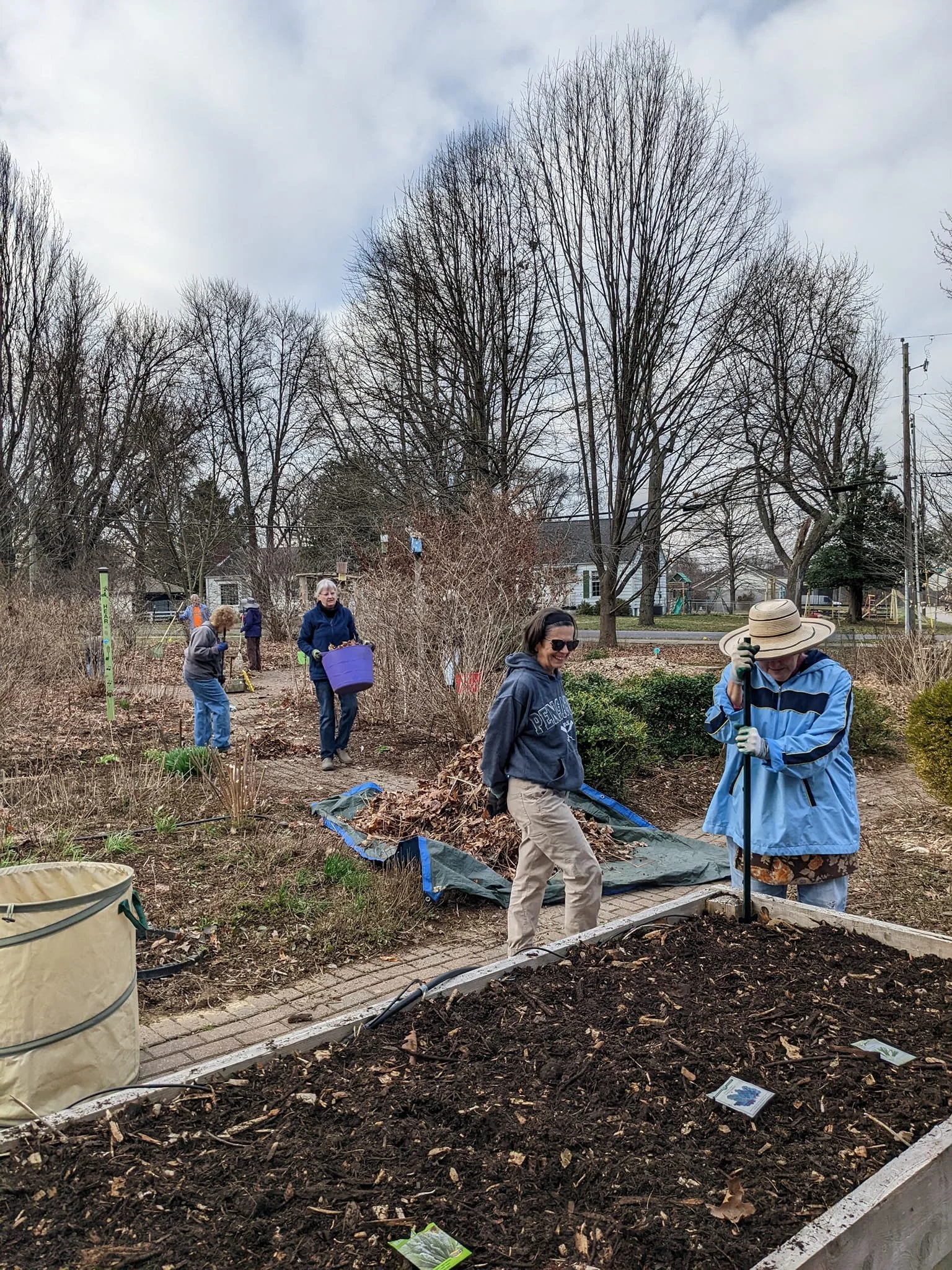 Volunteer Opportunities — Louisville Nature Center