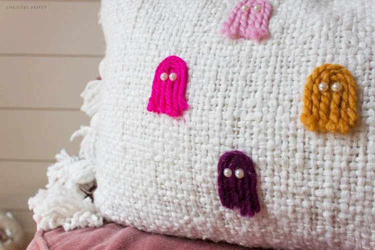 How to Make a Ghost Pillow with Yarn — Country Peony