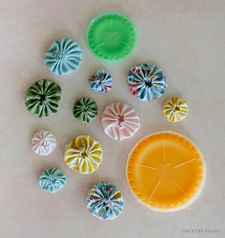 How to Make a Fabric Yo-Yo Necklace with Clover — Country Peony