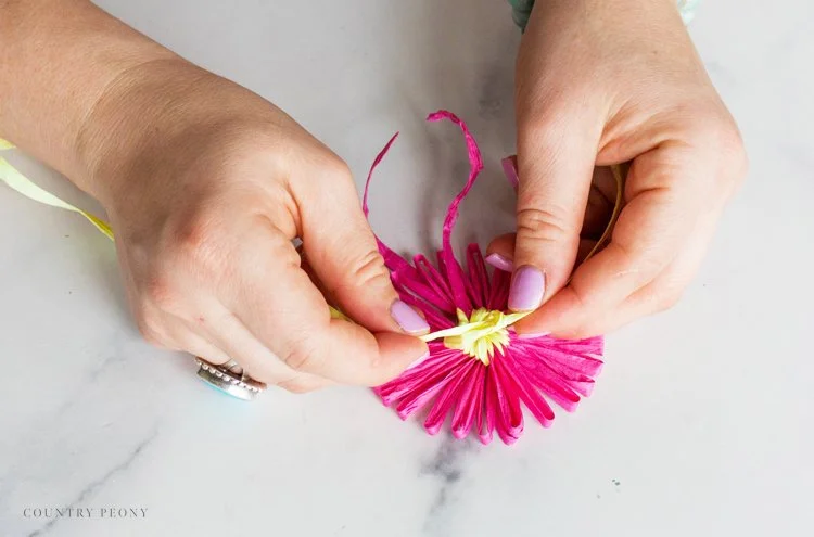 DIY Colorful Raffia Flower Spring Wreath with Clover's Hana-Ami Flower ...