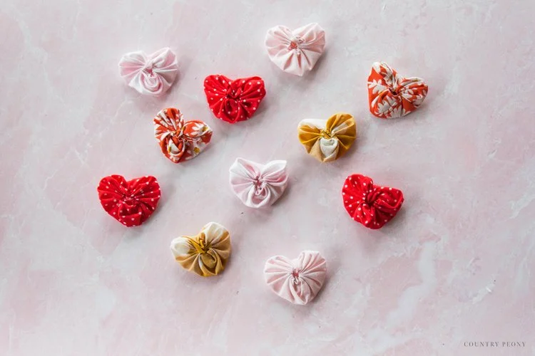 DIY Heart Fabric Yo-Yo Garland with Clover — Country Peony