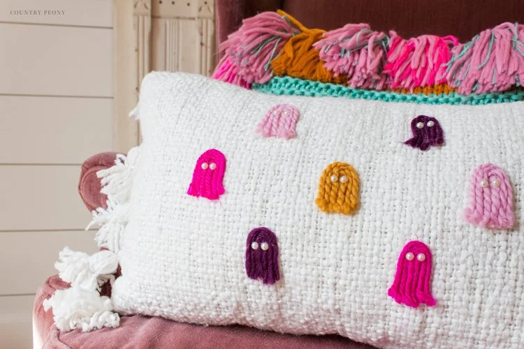 How to Make a Ghost Pillow with Yarn — Country Peony