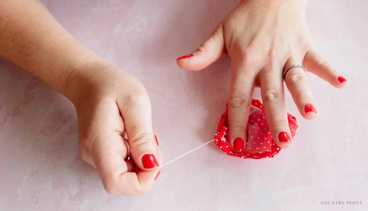 DIY Heart Fabric Yo-Yo Garland with Clover — Country Peony