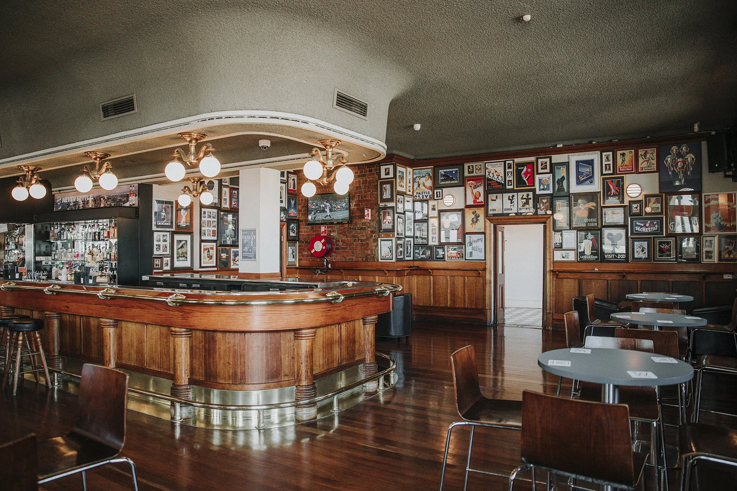 The Windsor Hotel - Black Pearl Bar