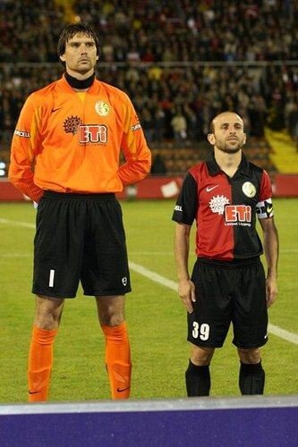 The 10 Tallest Football Players of All-Time — The Sporting Blog