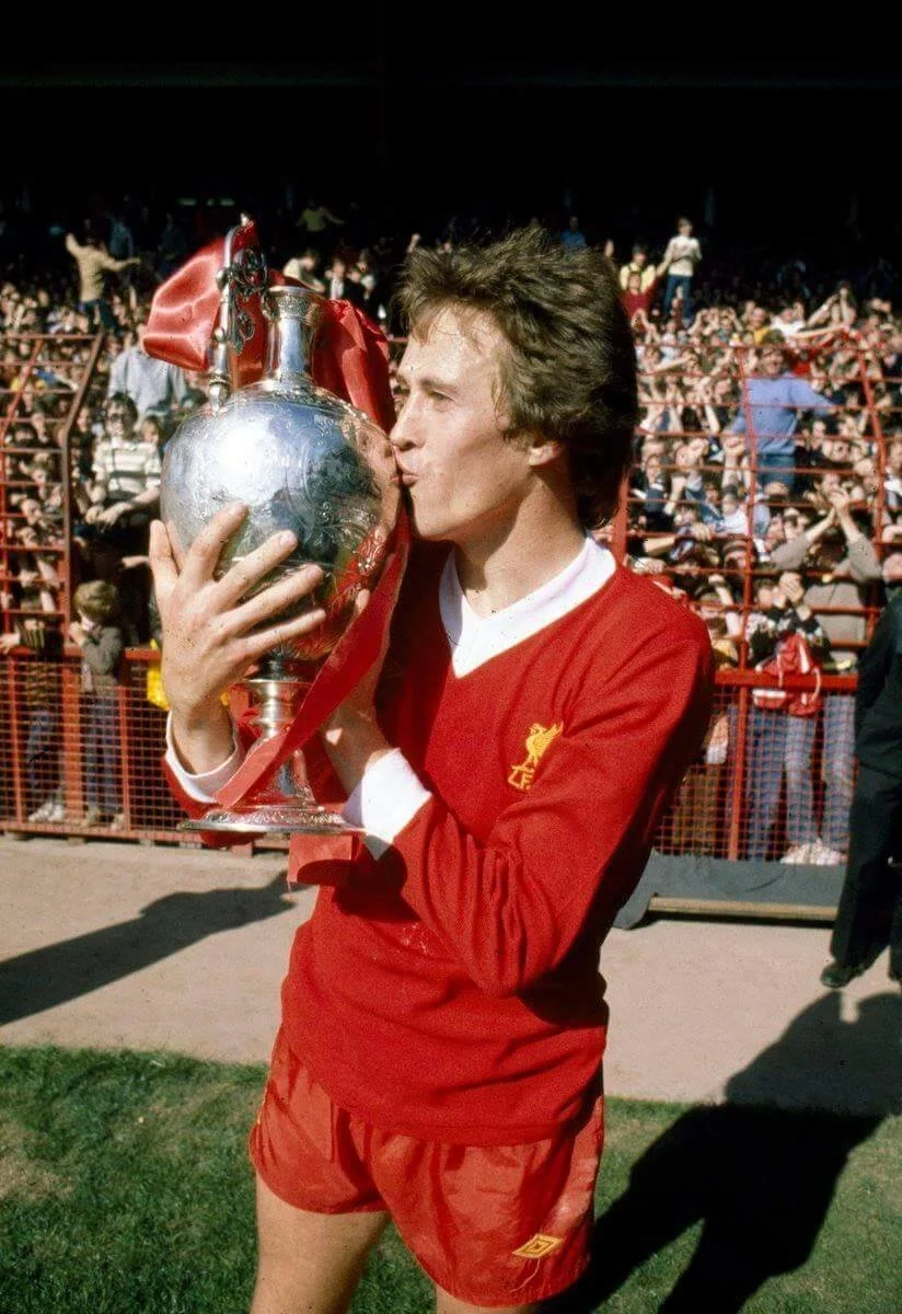 Why Liverpool Play in Red, and Not Blue, Anymore — The Sporting Blog