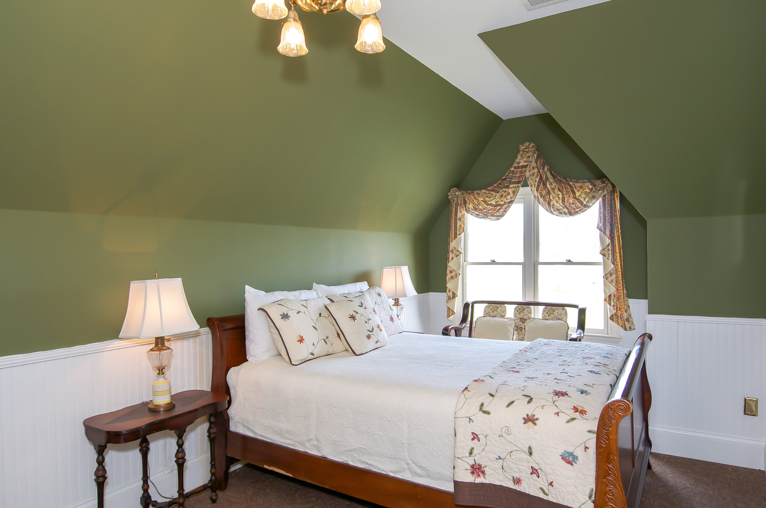 Maclellan House Rooms — Bluff View Art District