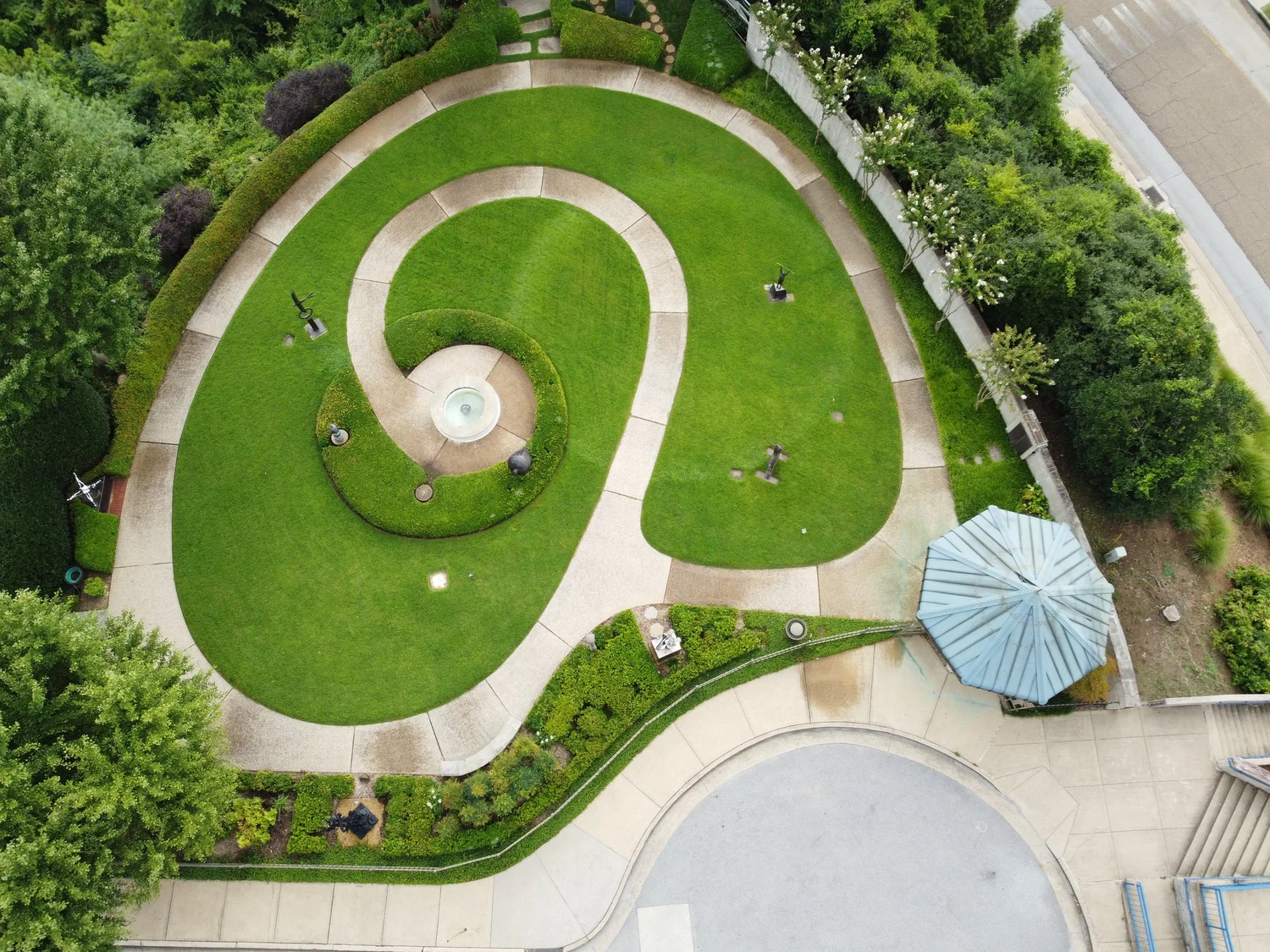 River Gallery Sculpture Garden — Bluff View Art District