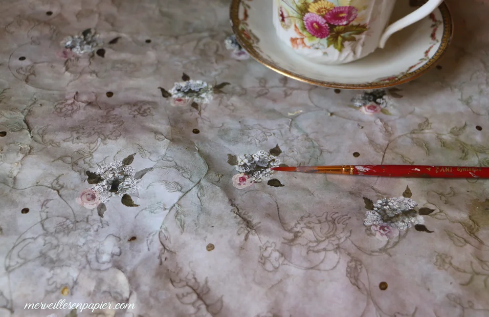 Alice in Wonderland and the White Rabbit's House — Merveilles en Papier
