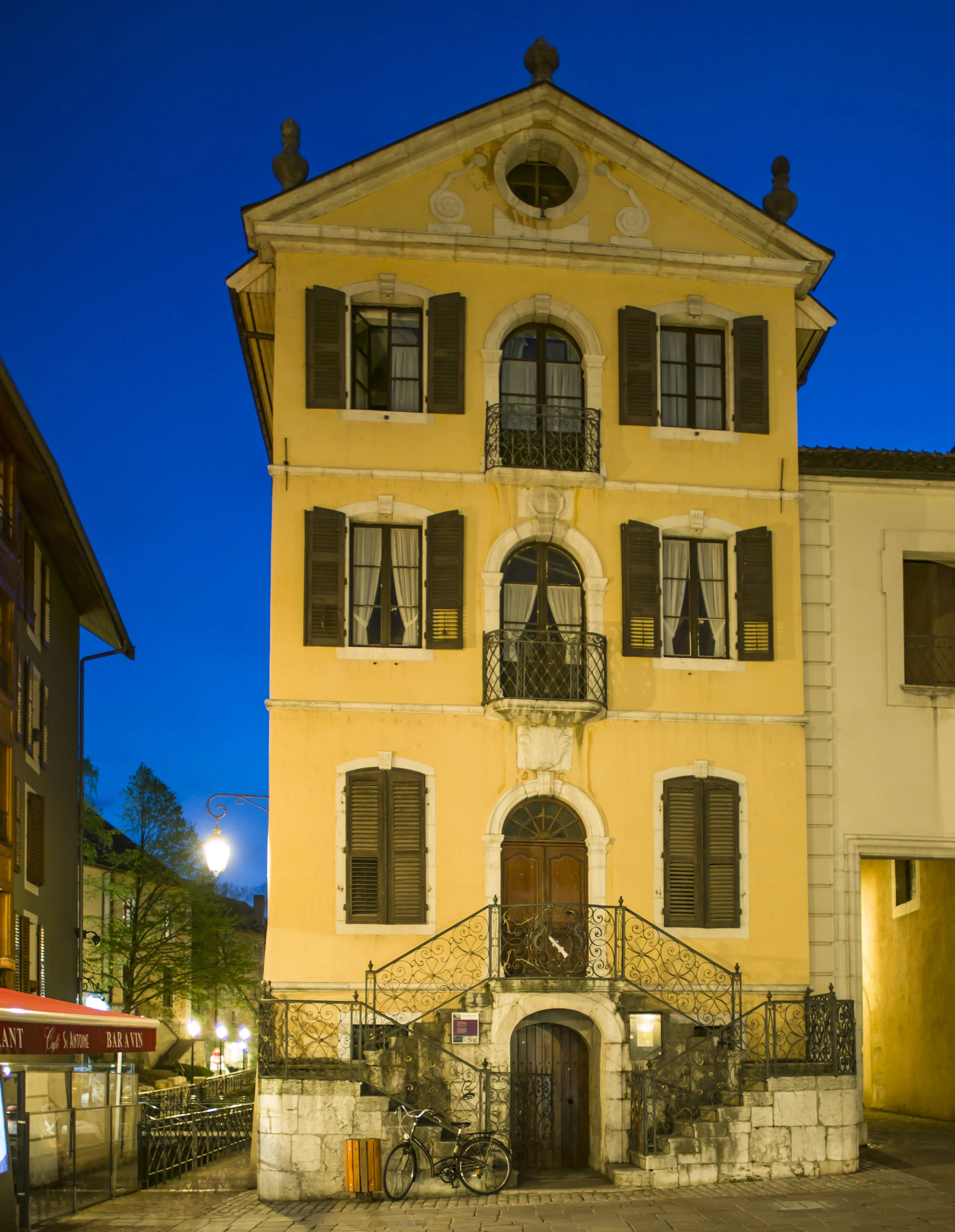 Travel The Beauty of Annecy, France - Gallery — Travel Is Beautiful ...