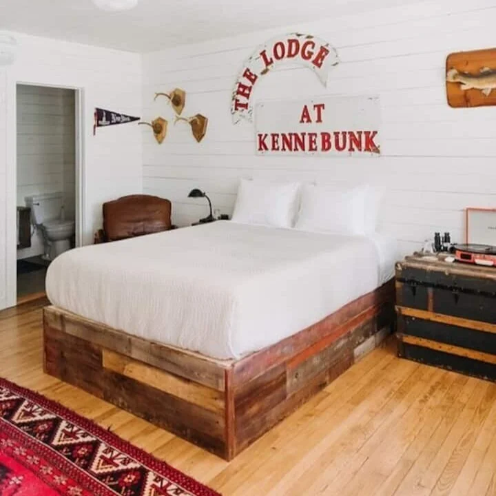 Book a Stay — THE RED ROSE MOTEL + TAVERN