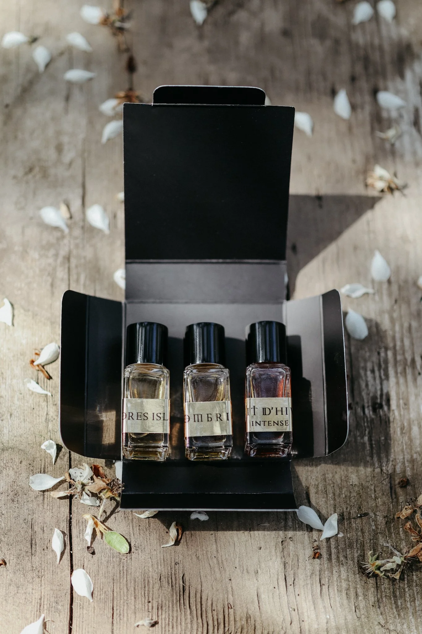 Natural Perfume — Flore Botanical Alchemy