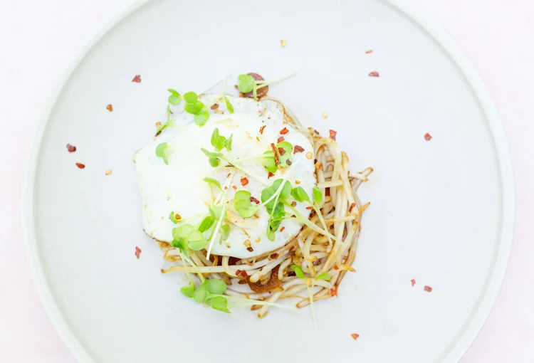 One-Skillet Savory Breakfast Bean Sprouts — Salad Cosmo USA
