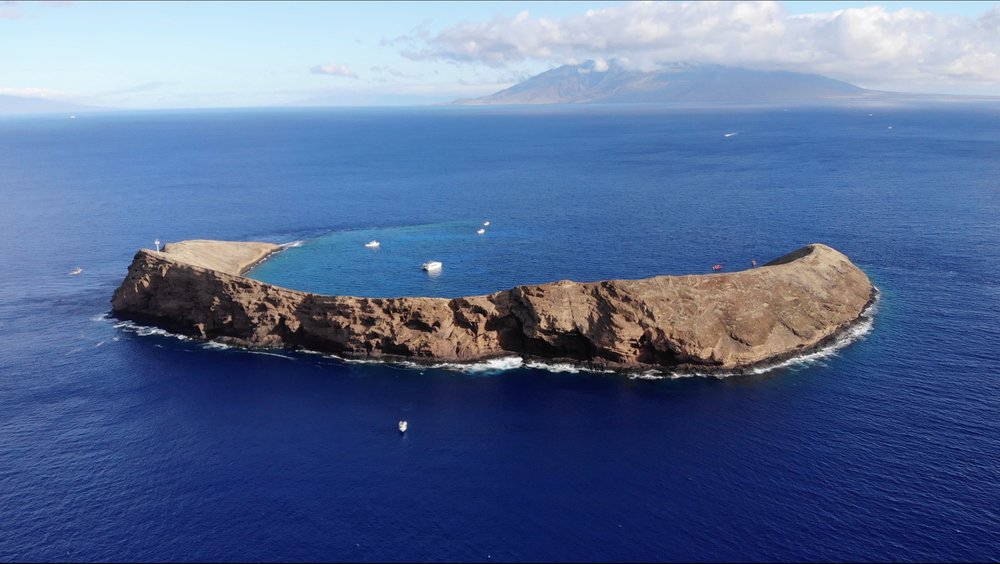 Molokini Crater – Maui’s Volcanic Marine Sanctuary & Snorkel Guide