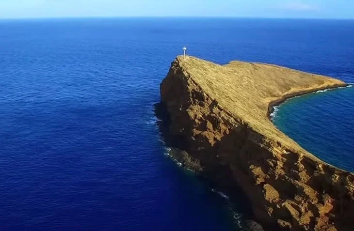 Molokini Crater – Maui’s Volcanic Marine Sanctuary & Snorkel Guide
