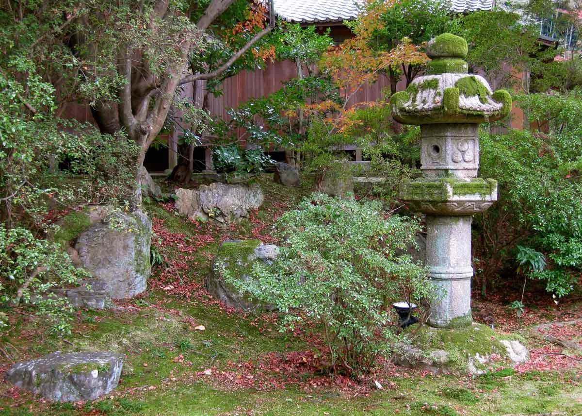 What Are Toro? Discovering Traditional Japanese Lanterns