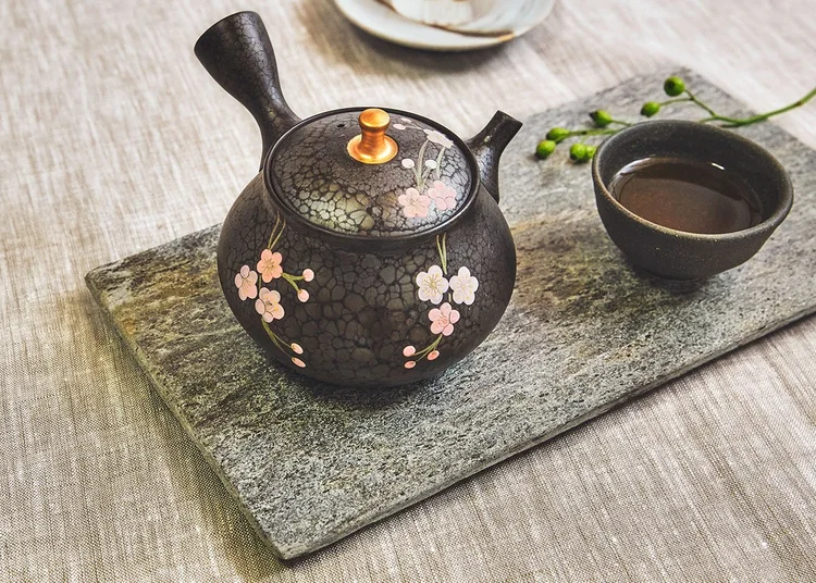Japanese Teapot: 8 Things You Need to Know