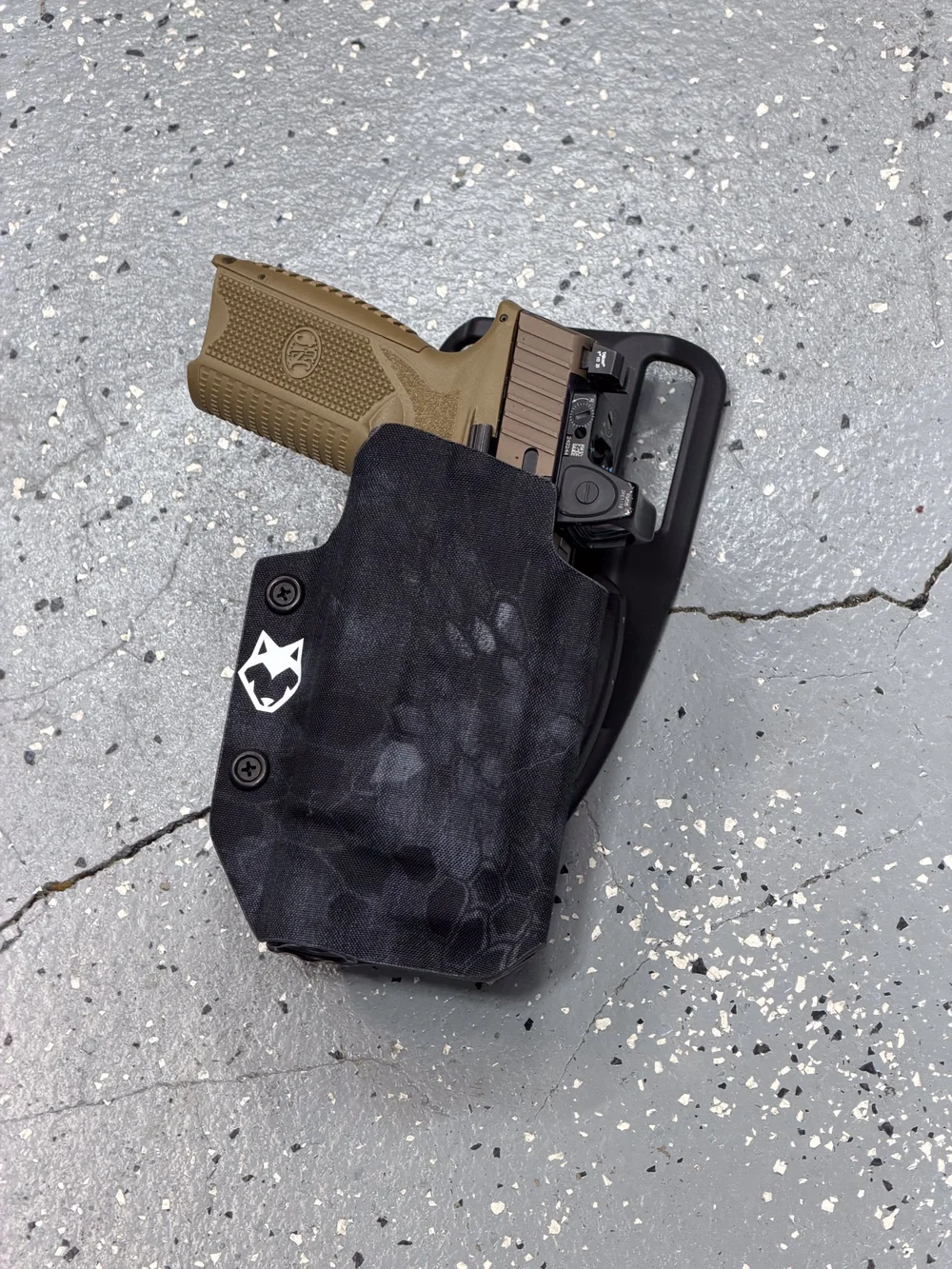 custom made kydex holsters — redEARTH Concealment, LLC