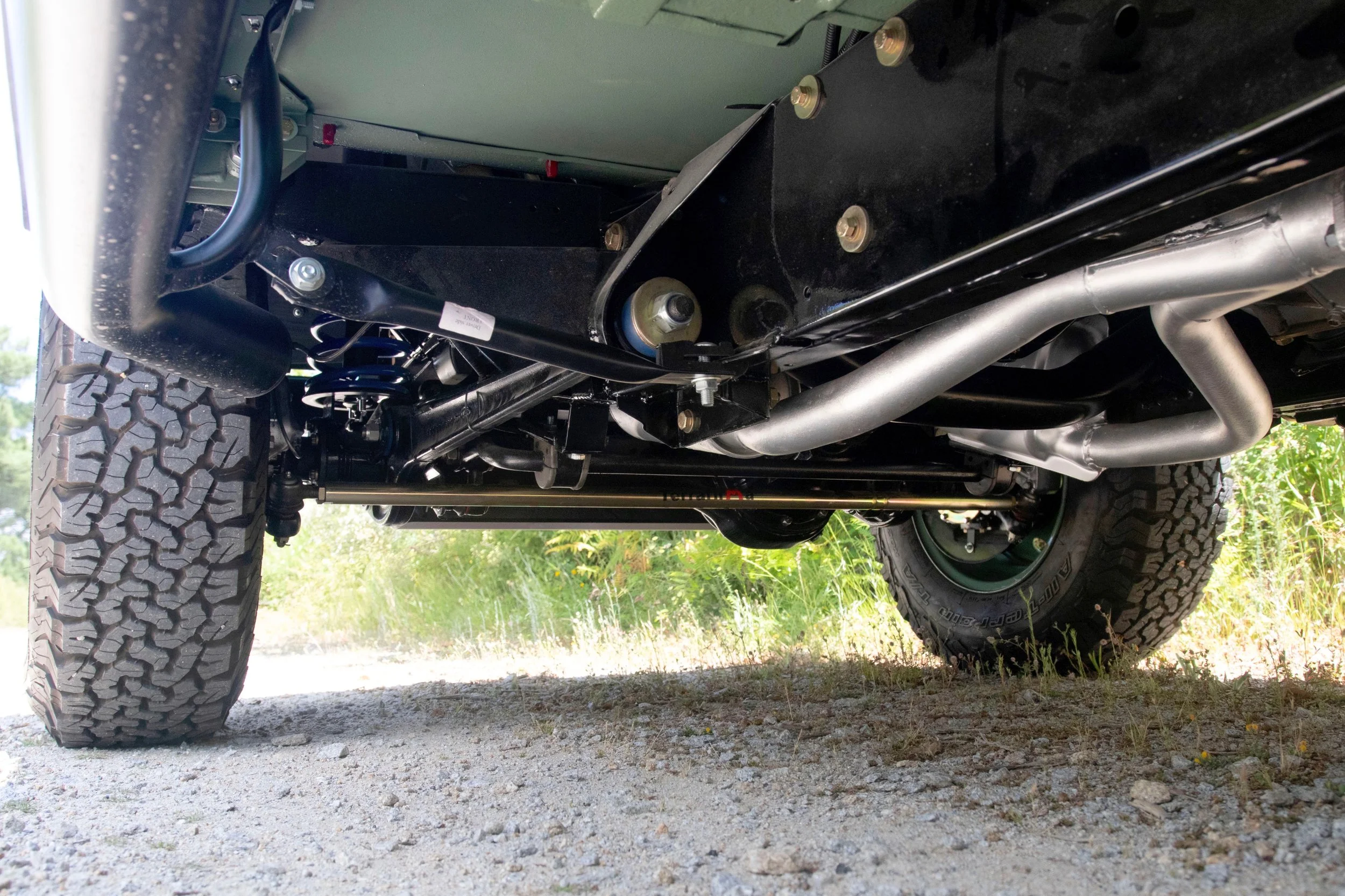 Defender 90 3.9L EFI V8 automatic Heritage Edition — Legacy Overland