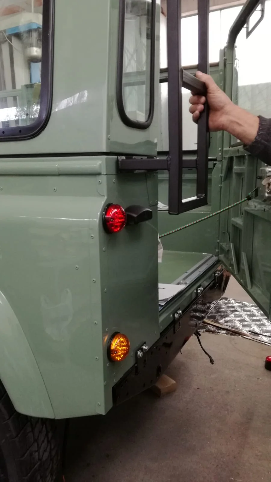 Defender 90 3.9L EFI V8 automatic Heritage Edition — Legacy Overland