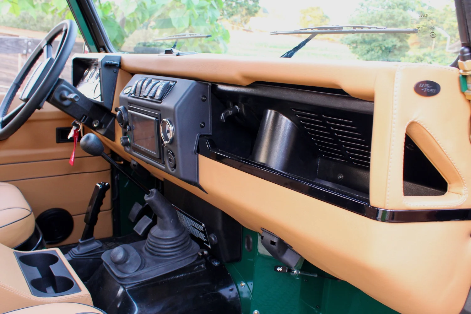 Defender 90 3.5L V8 Town & Country Edition — Legacy Overland