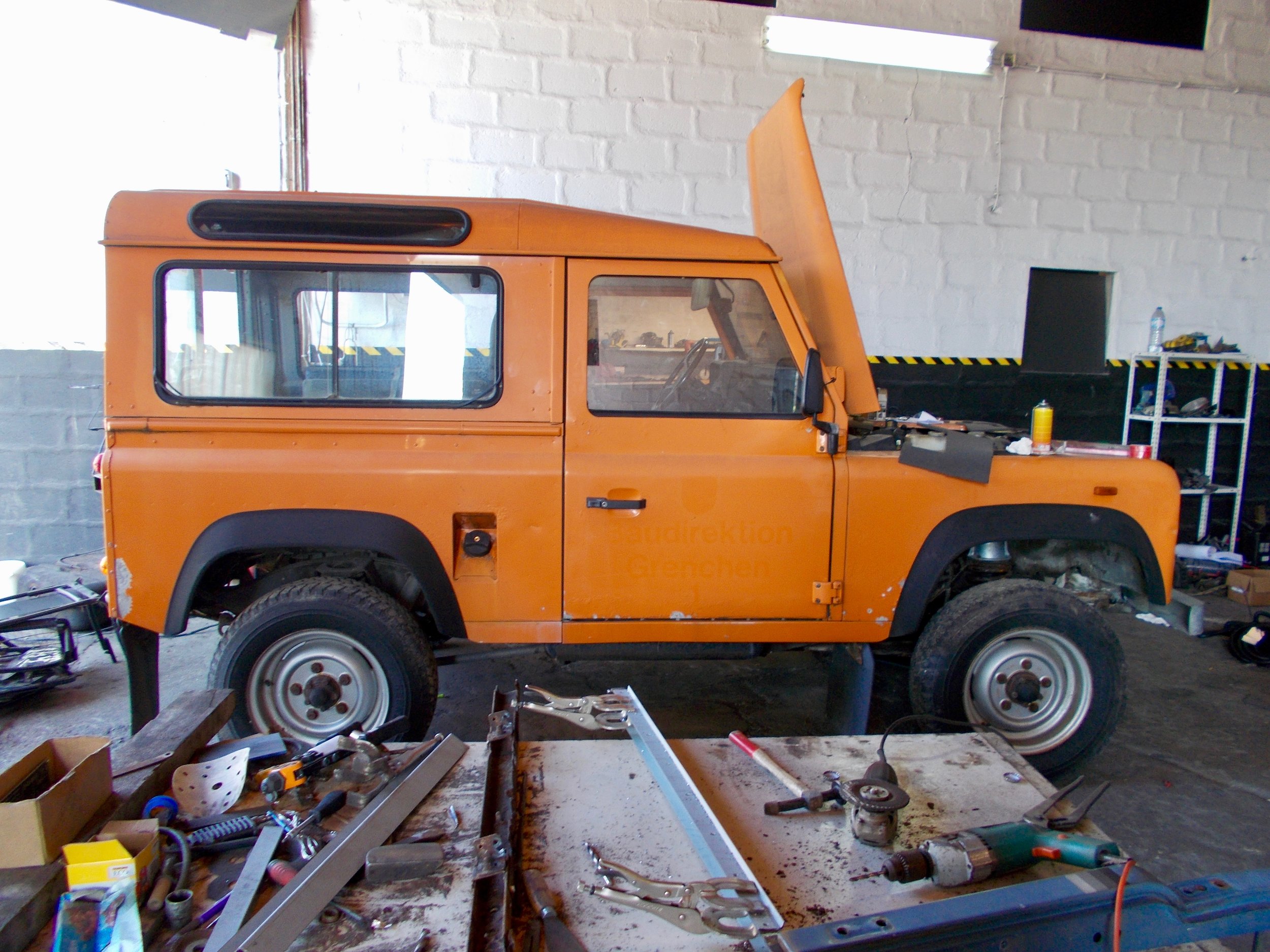 Defender 90 3.5L V8 Town & Country Edition — Legacy Overland