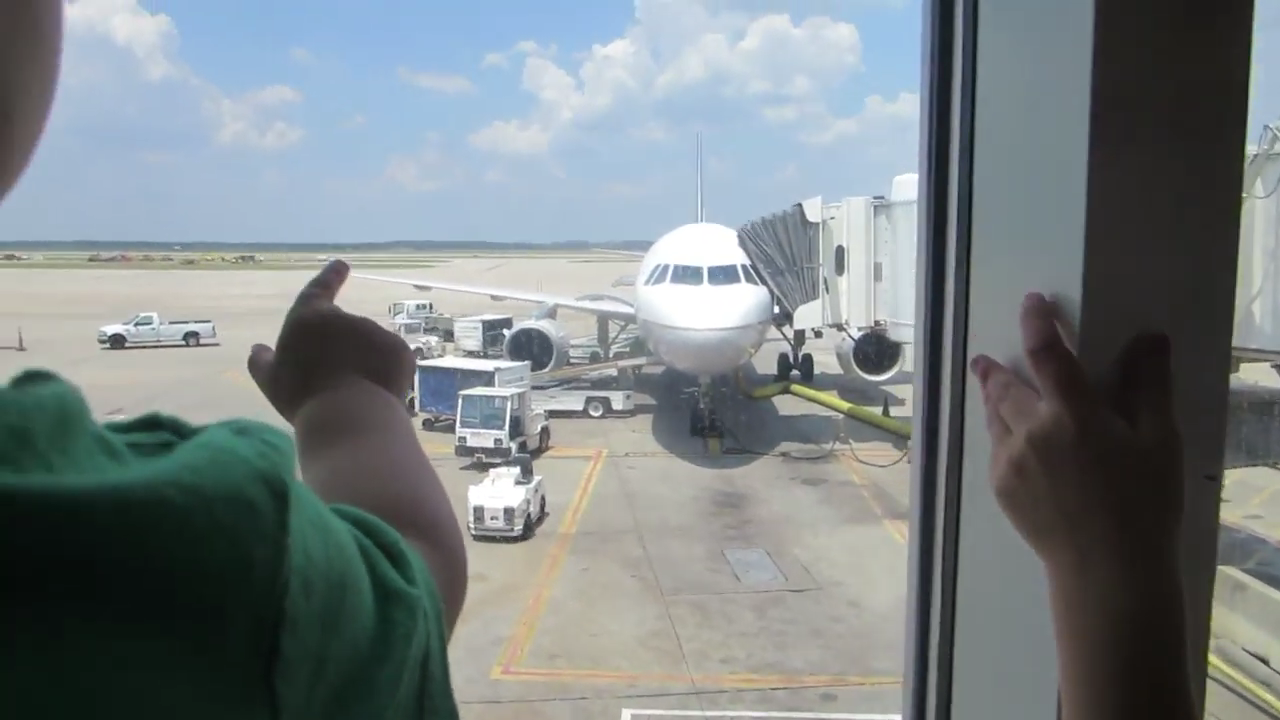 Flying with Toddlers to Seattle, Washington — LaneVids & Dad Reviews