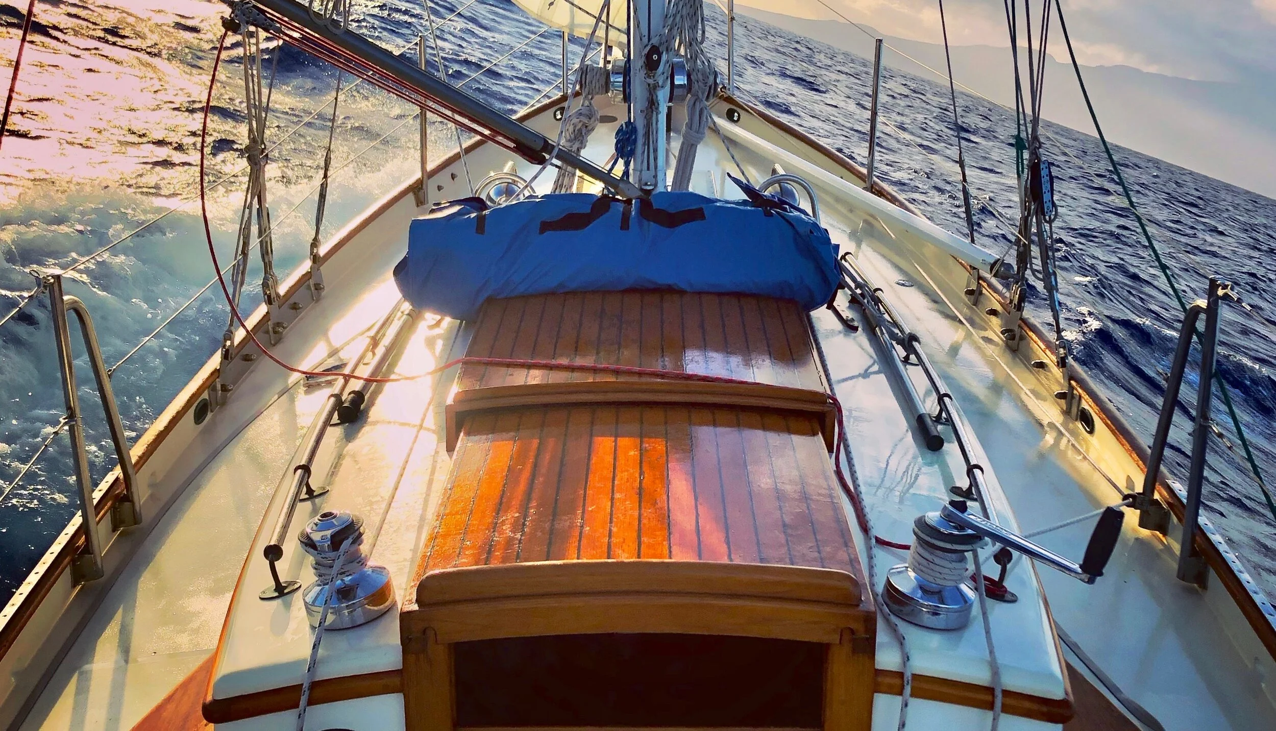 Hawaii Sailing // Hands-On Bluewater Sail-Training