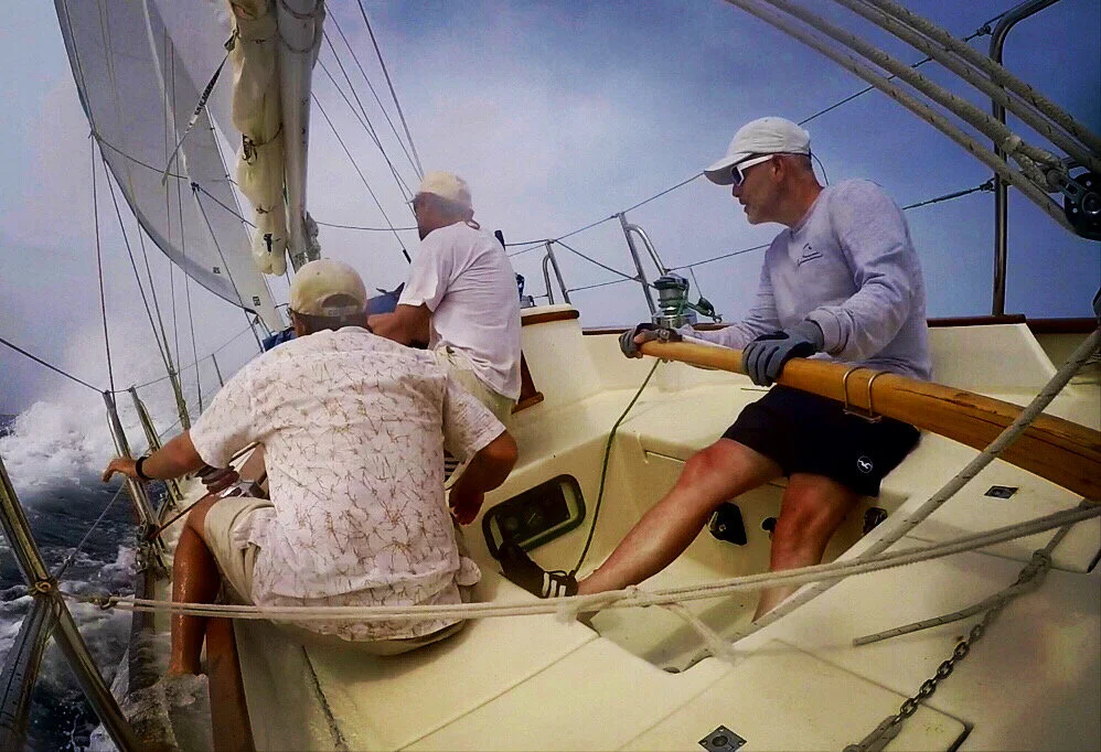 Live Aboard Sailing — Hawaii
