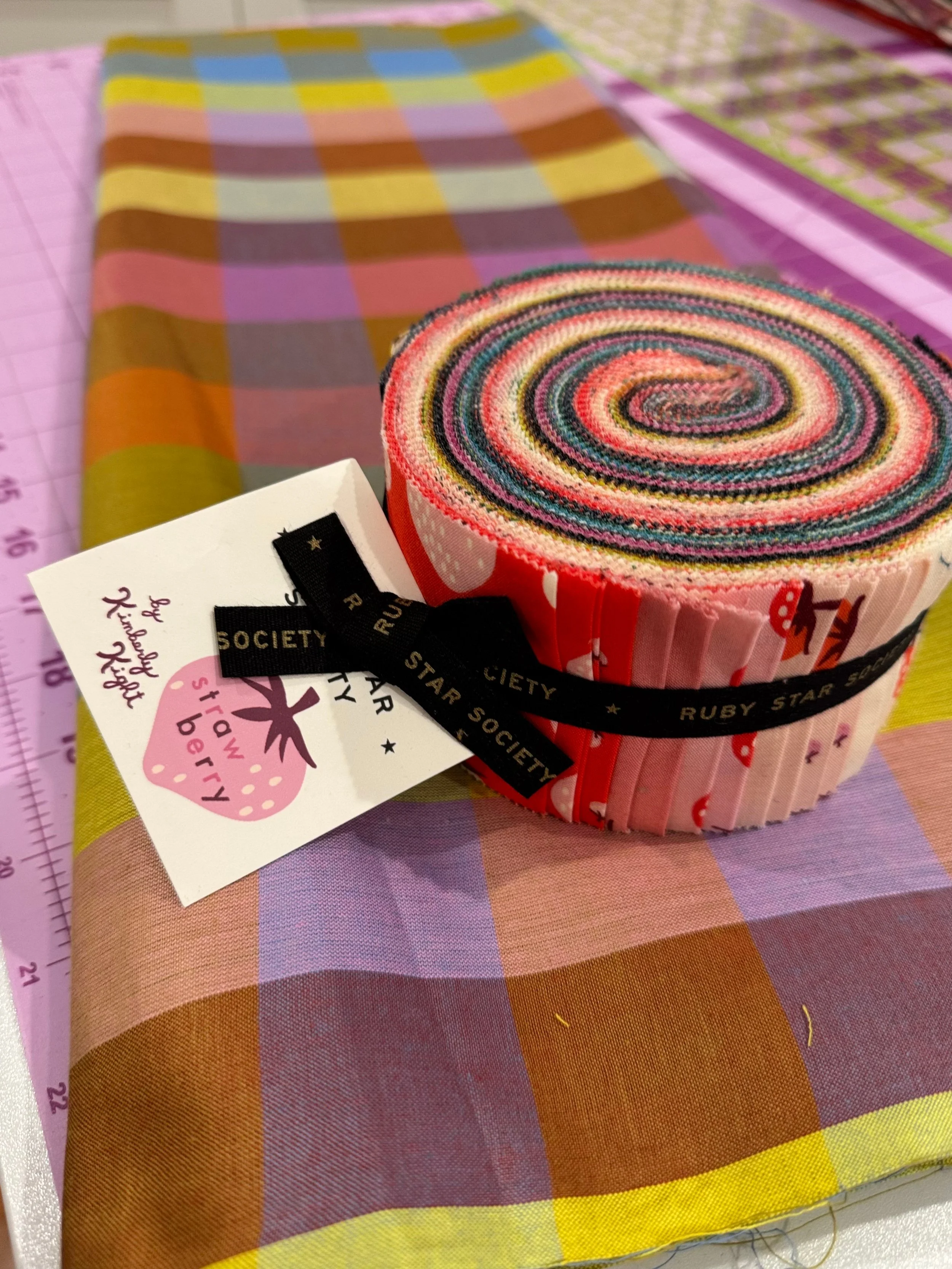 Spaced Out Star Quilt pattern test: Bright Strawberry Version – La ...