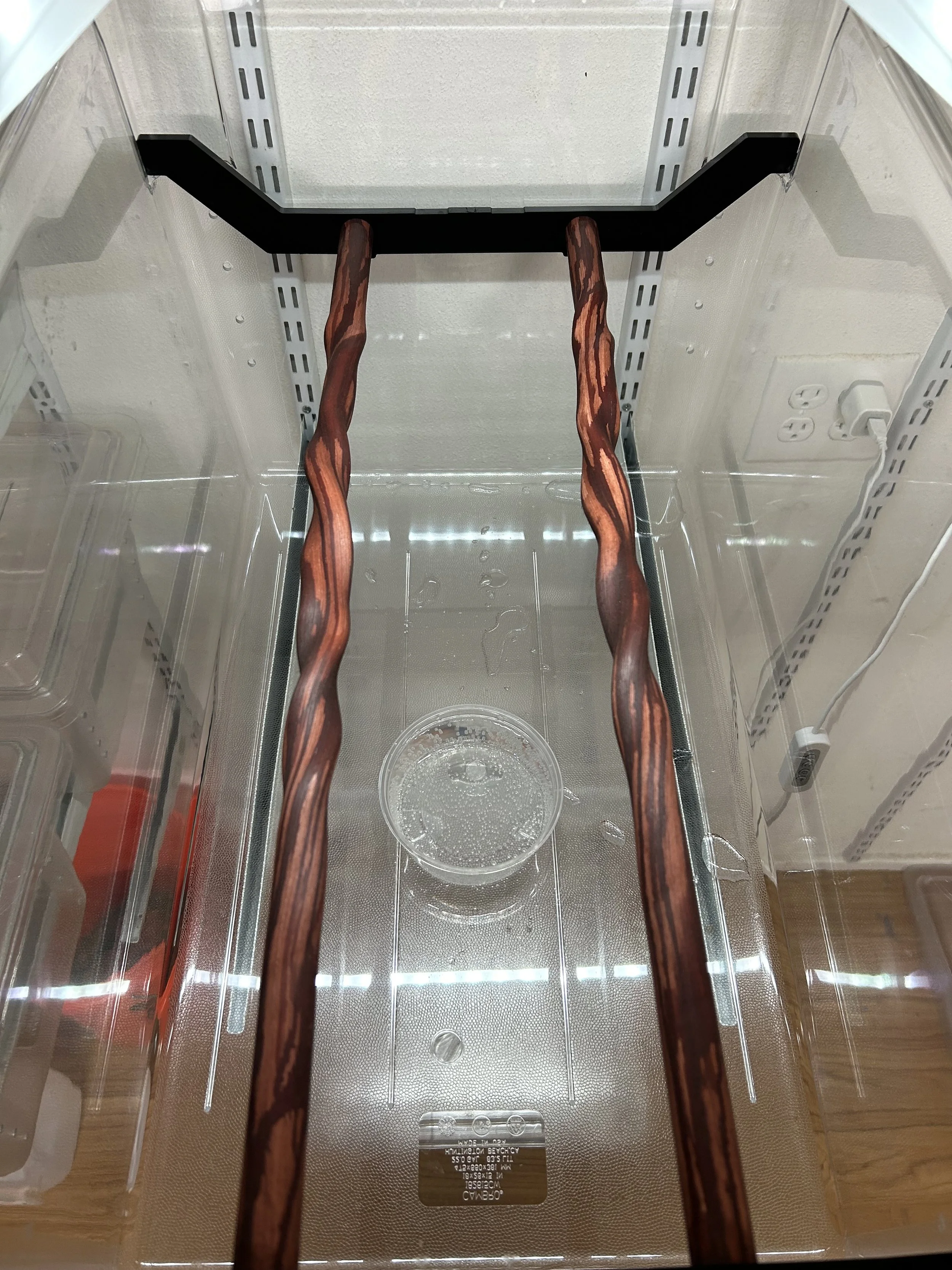 Large Cambro (182615CW125 Tub) Complete Perch — The Reptile Perch