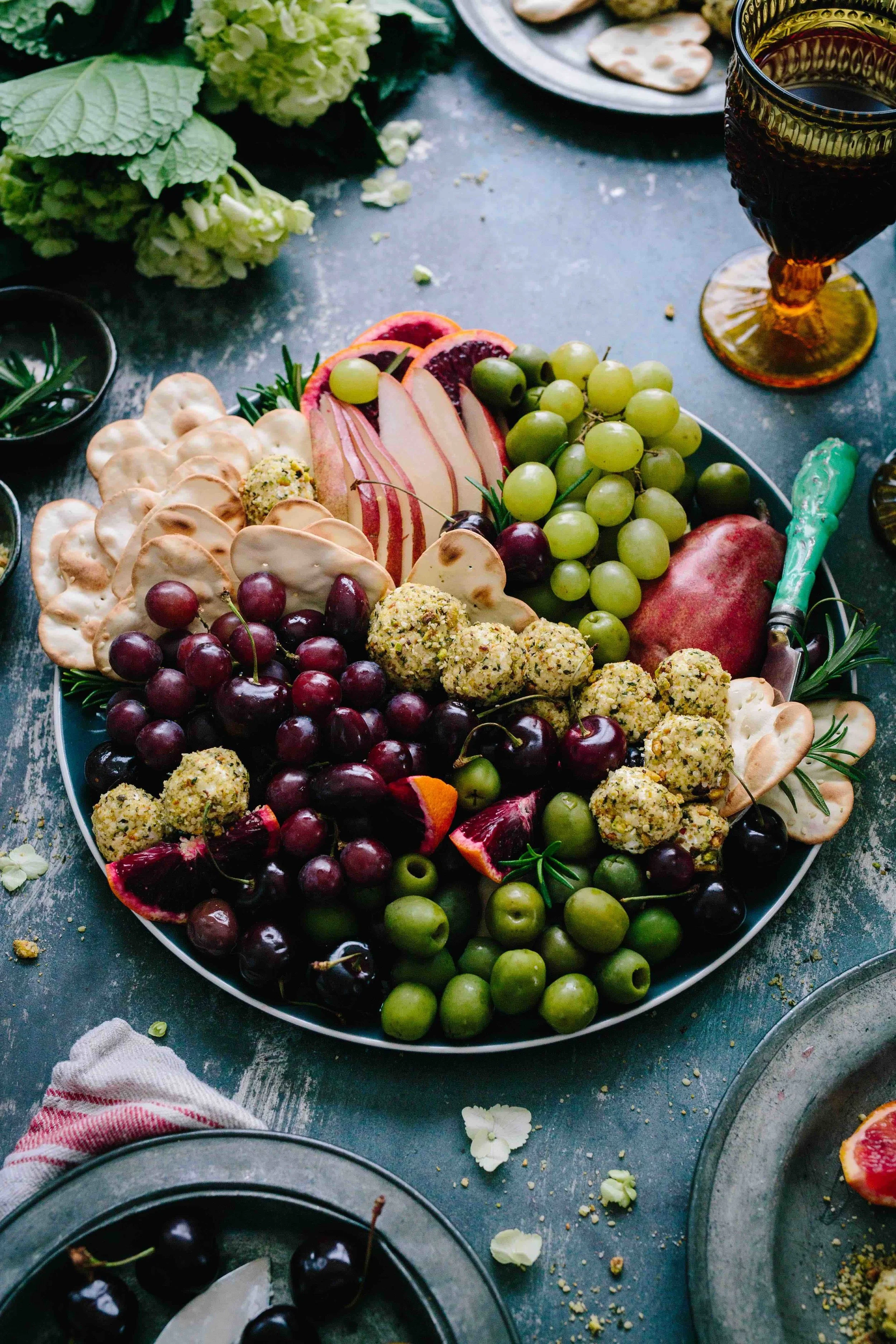 A Vegan Party-Goer's Survival Guide for the Holiday Shindig Season ...