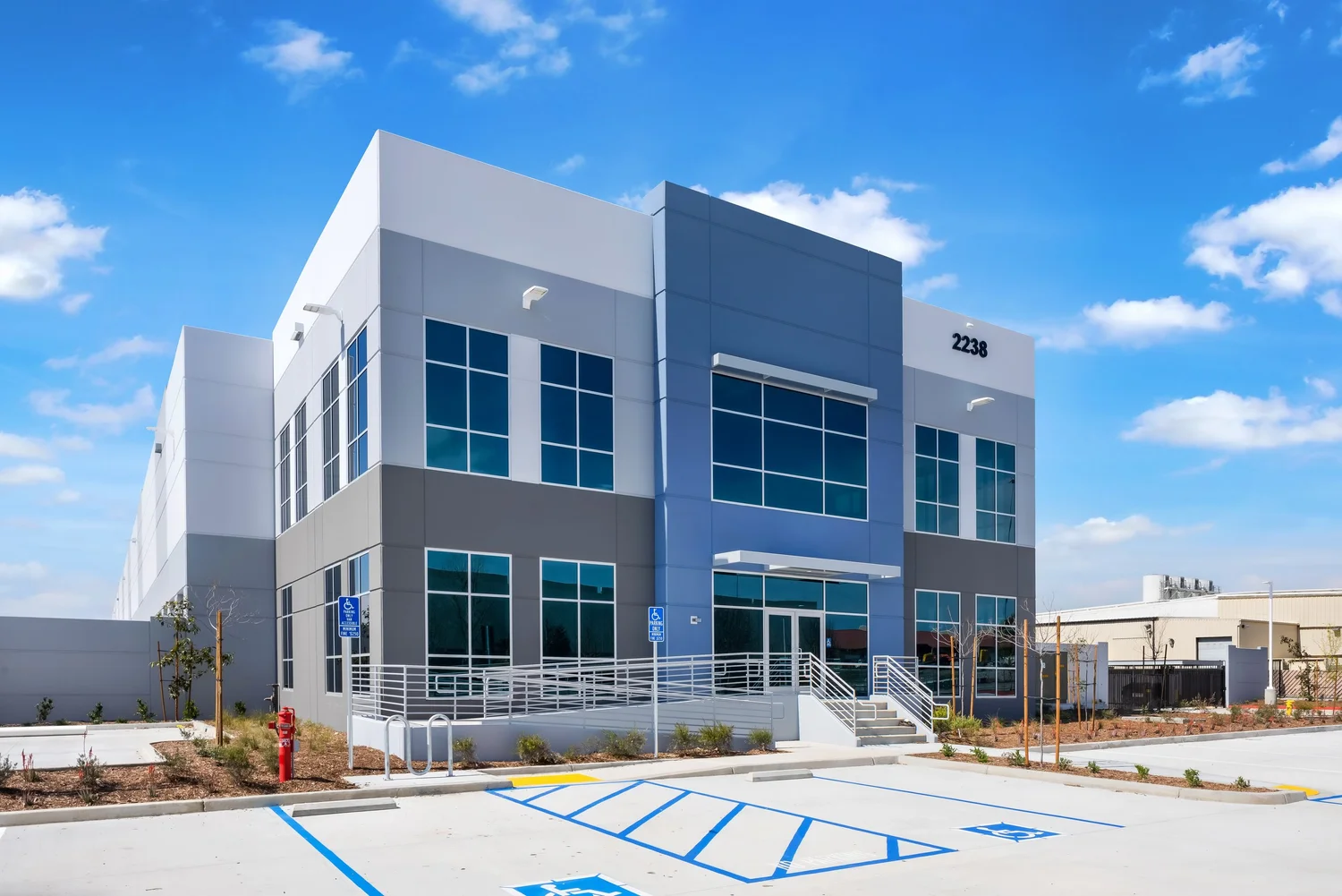 Lilac Avenue Speculative Truck Terminal Building — GAA Architects