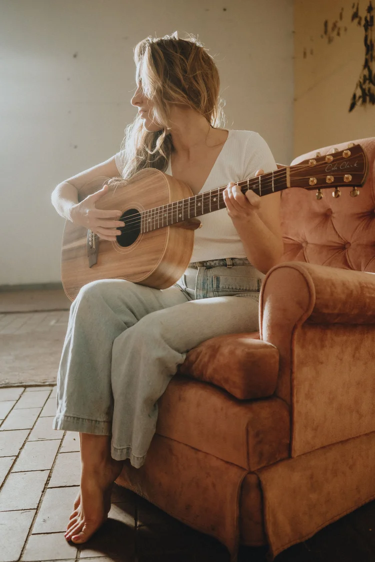 LAURA HILL