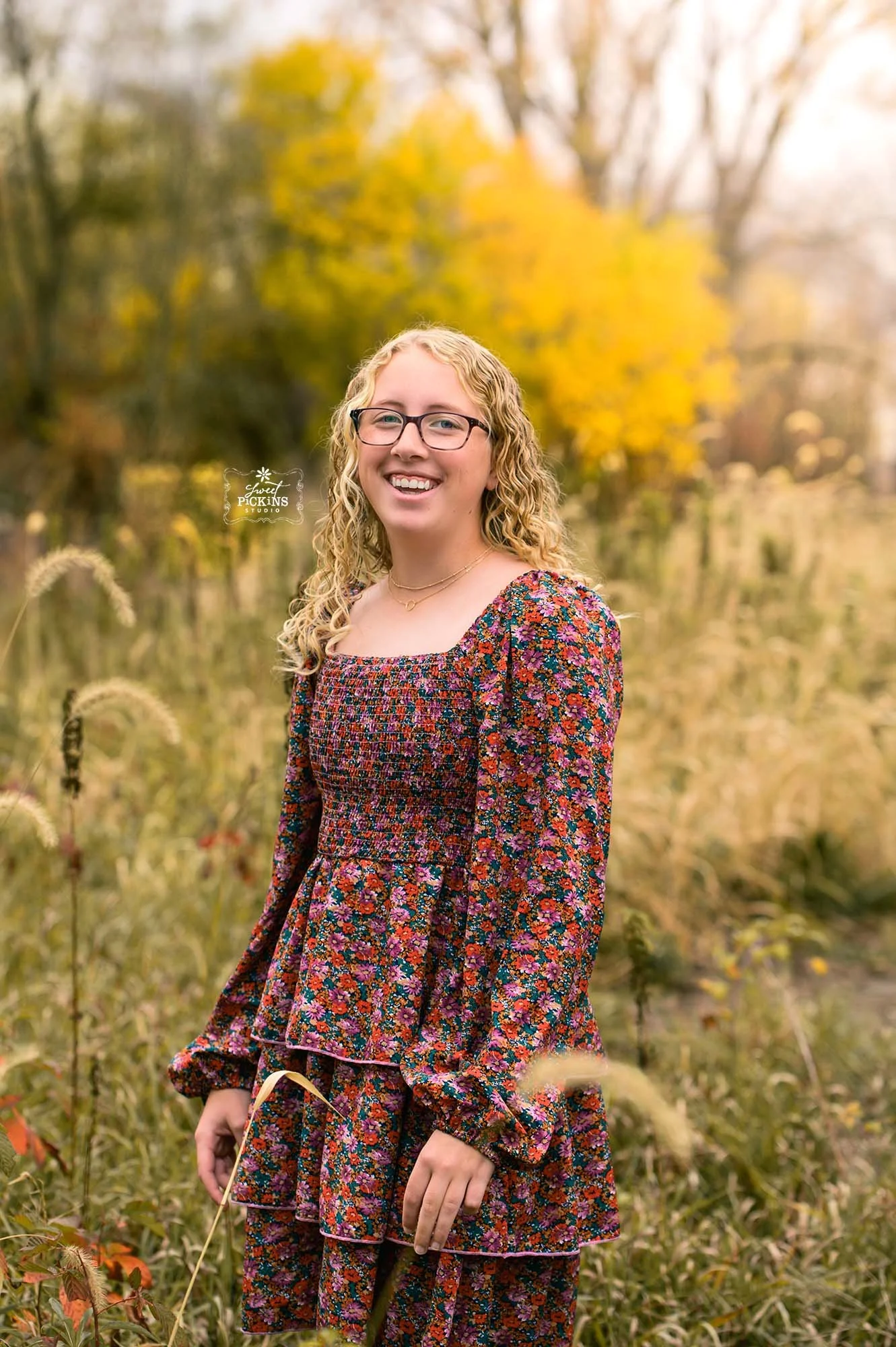 Rustic Fall Senior Girl Photography on Indiana Farm — Sweet Pickins ...