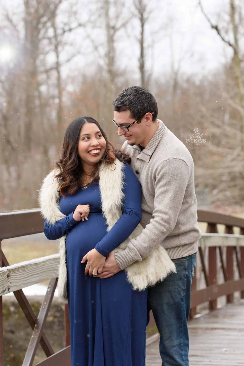 LILA & TYLER | Kokomo, Indiana Snow Maternity Photography — Sweet ...