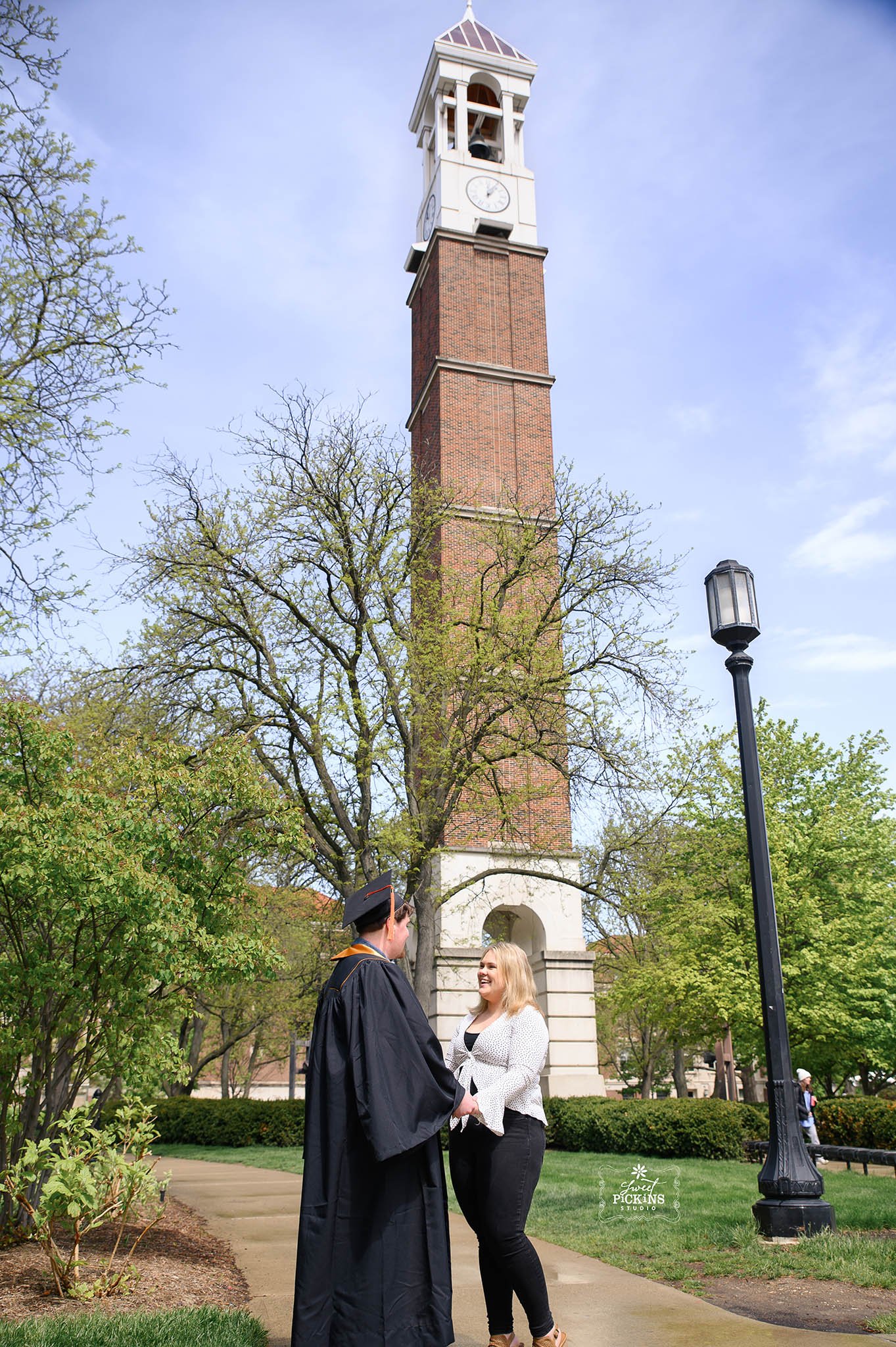 College Graduation Photography in Cap and Gown for Grads — Sweet ...