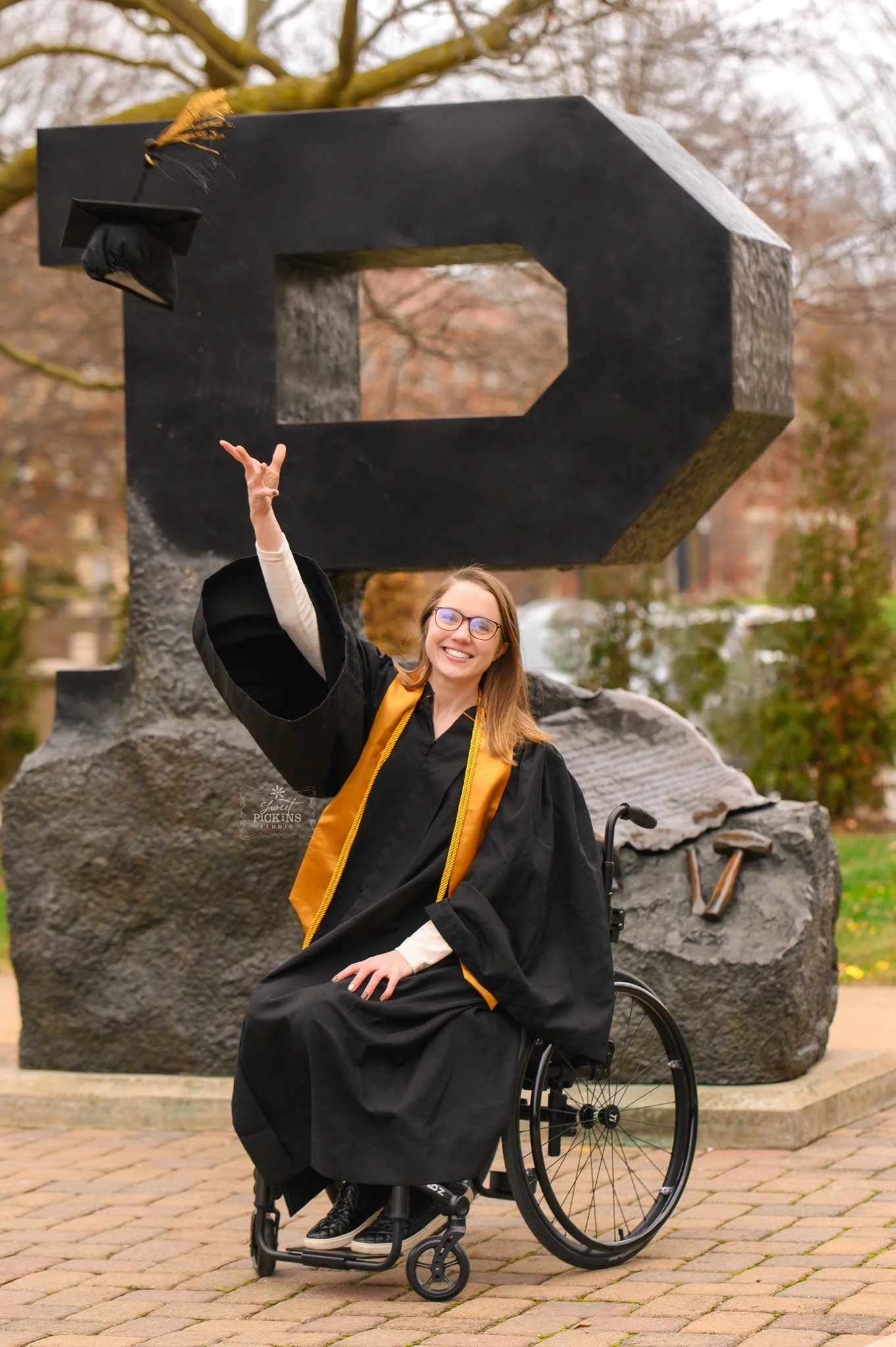 College Graduation Photography in Cap and Gown for Grads — Sweet ...
