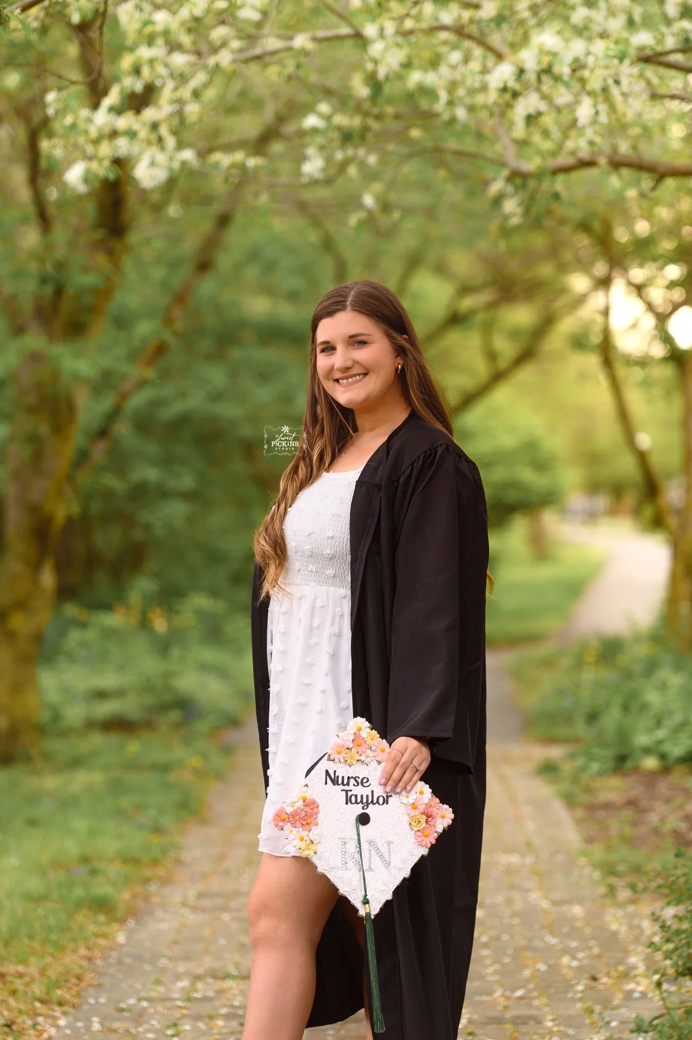 College Graduation Photography in Cap and Gown for Grads — Sweet ...