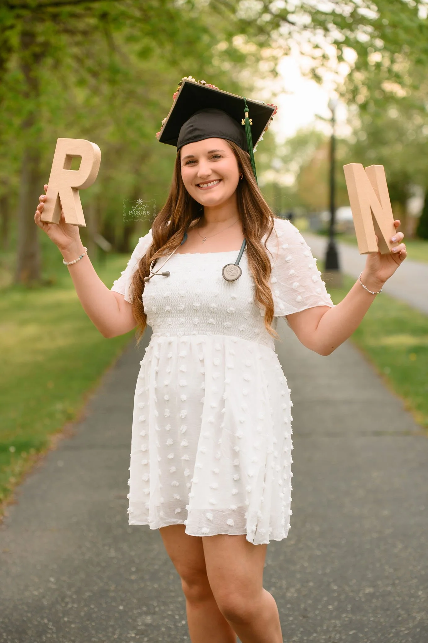 College Graduation Photography in Cap and Gown for Grads — Sweet ...