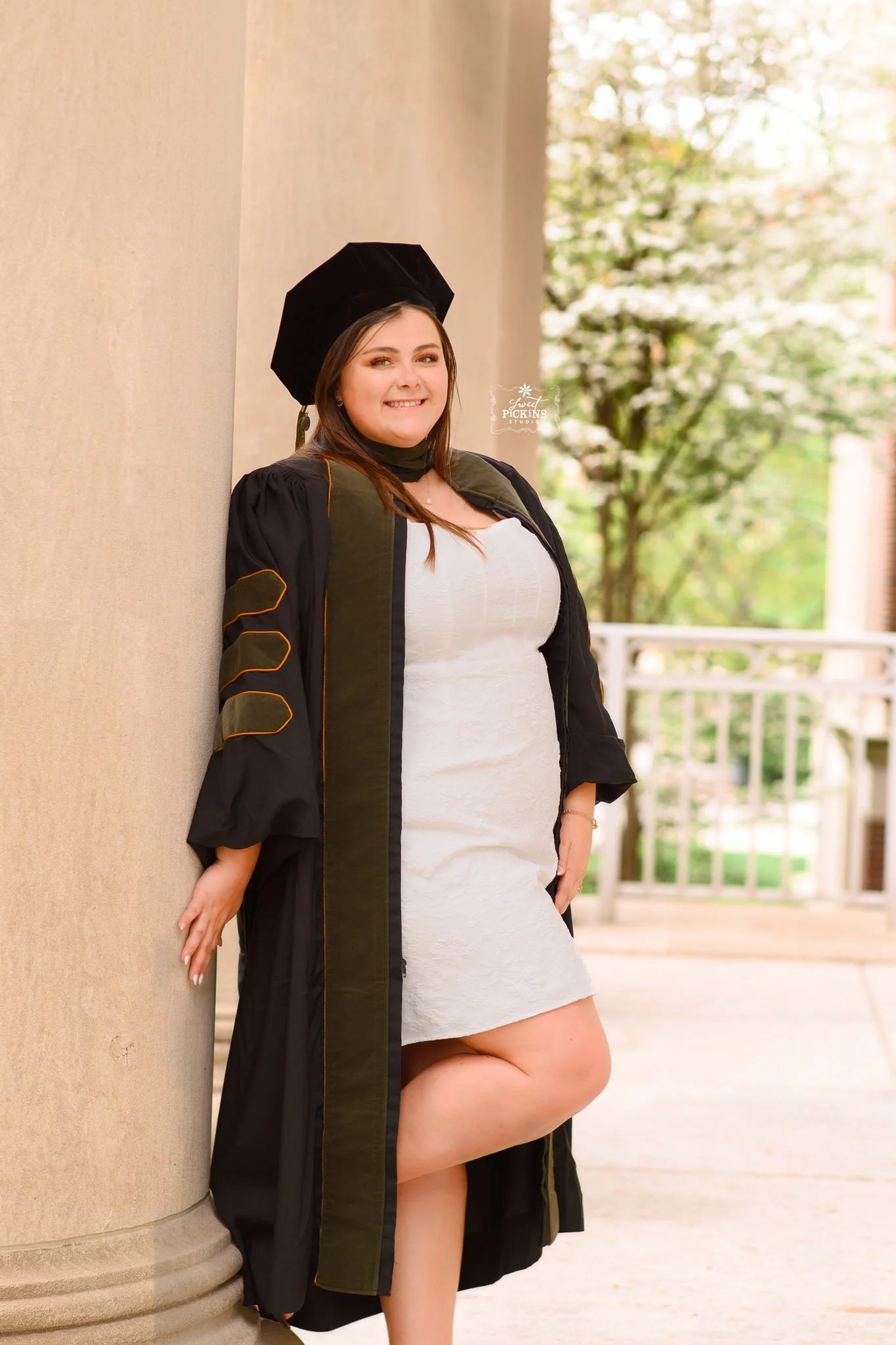 College Graduation Photography in Cap and Gown for Grads — Sweet ...