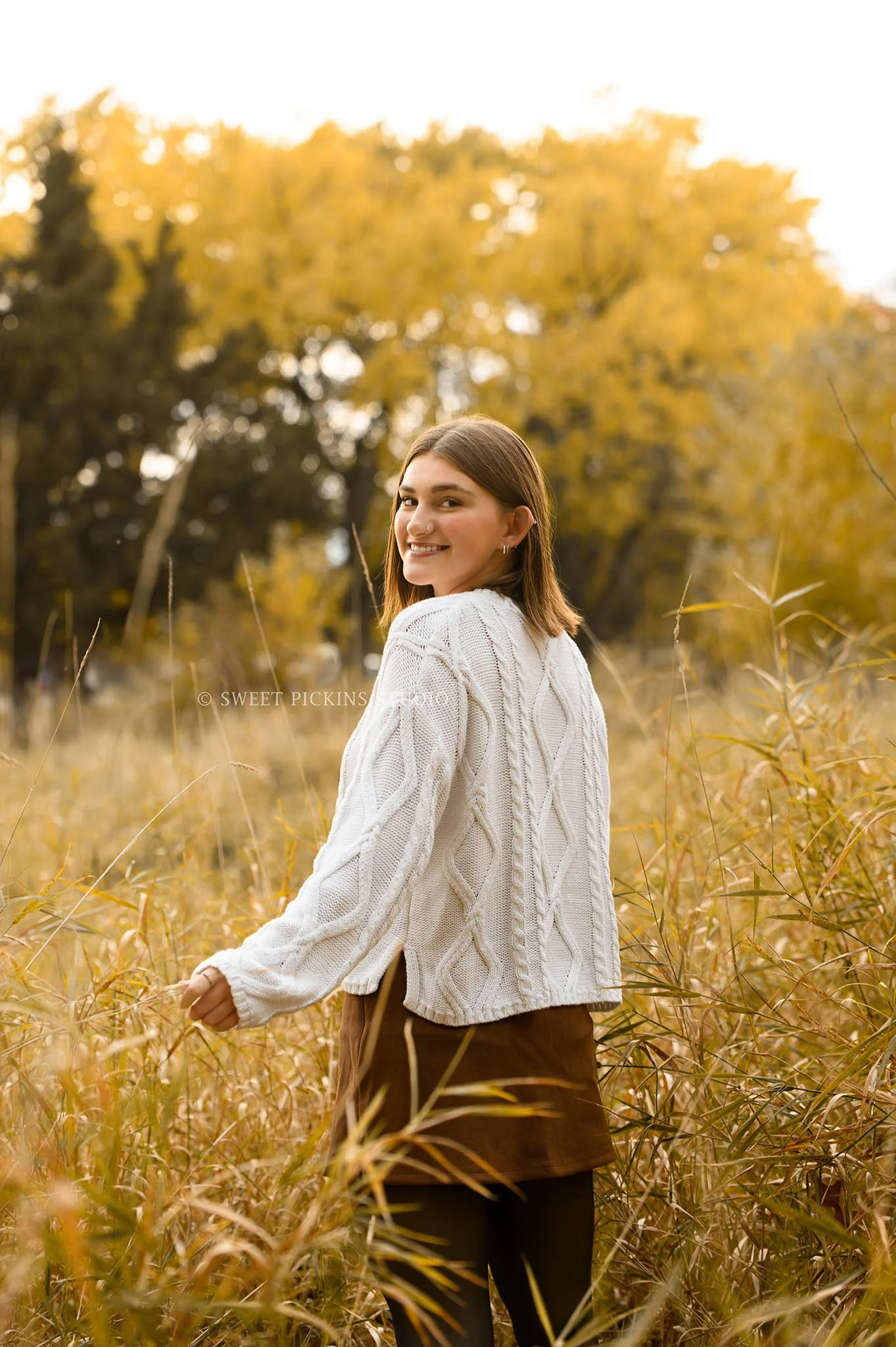 Torre | Kokomo, Indiana Senior Girl Photography in Fall Tree Leaves by ...